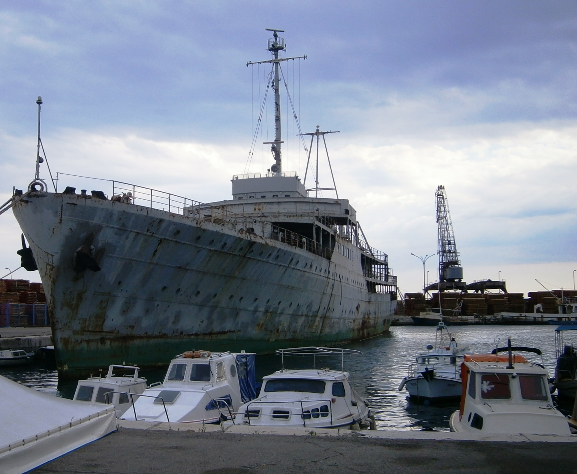 RIJEKA: DOK MI PLAĆAMO RUZINAVI BROD: U Zadru svake večeri iz mora ...